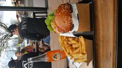 Between 2 Buns in Sunbury - Menu, Reviews, Photos